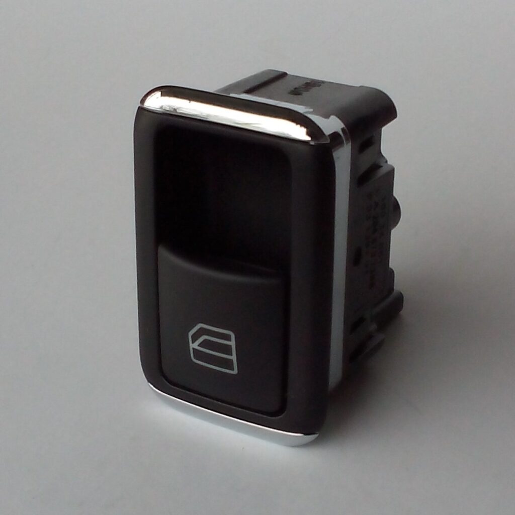 Volvo 30765045 GM 8888301325 4PIN V23136-J4-X94 12VDC Реле 70А Made in ...