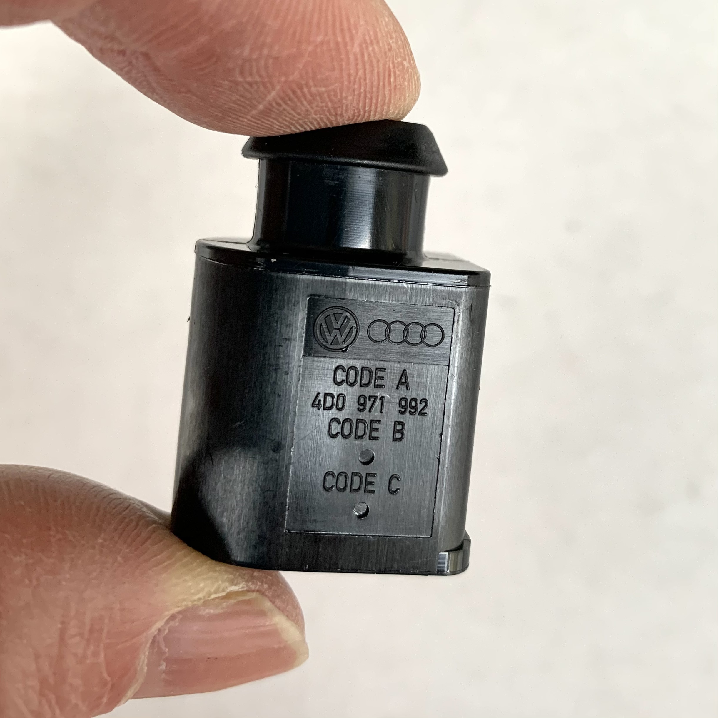 AUDI VW 4D0971992 разъём 2 pin (без провода) оригинал - Auto-Kiev