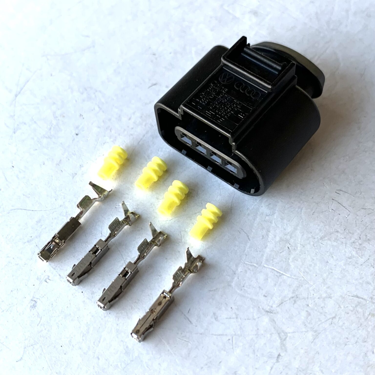 AUDI VW 8K0973704 роз’єм 4 pin 1.5 mm оригінал (без дроту) – Auto-Kiev